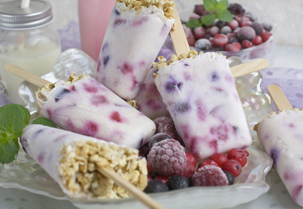 Frühstücks-Eis mit Beeren und Müsli | Toastenstein.com